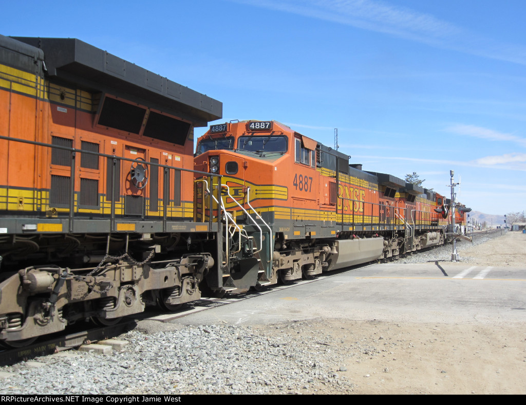 BNSF 4887